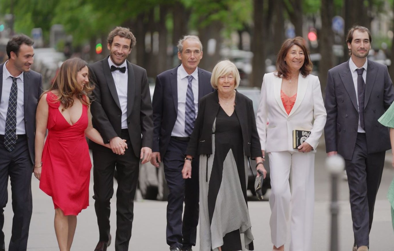 La Famille Kretz : Les Secrets D'une Fortune De 29 Millions D'Euros Grâce à "L'Agence" Sur ...