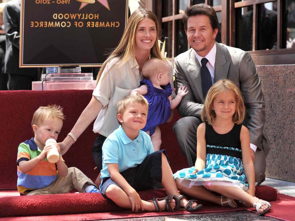 Les 7 étapes Clés De La Routine Quotidienne De Mark Wahlberg ...