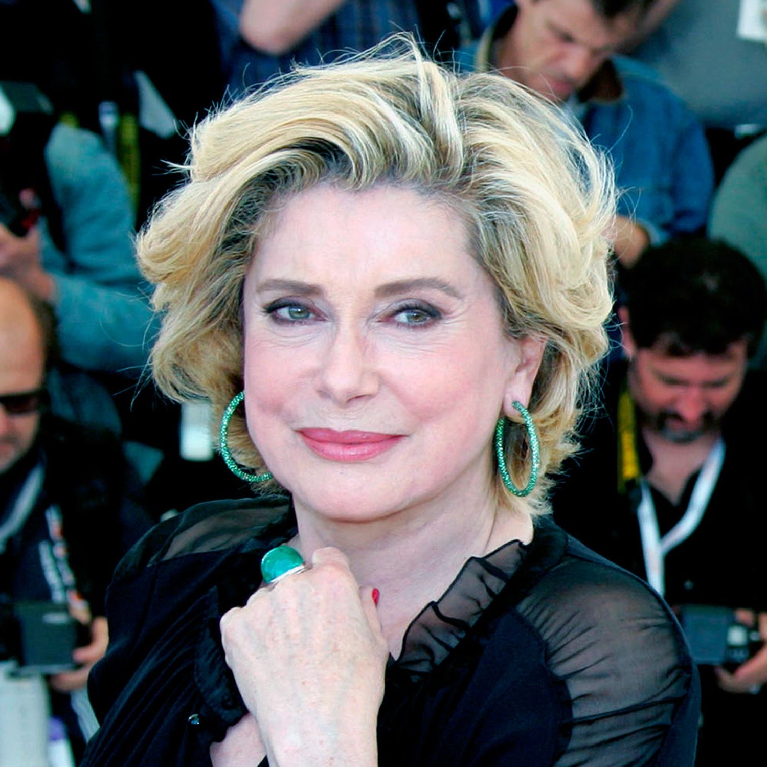 Comment Catherine Deneuve A Accumulé 94 Millions D'Euros En 60 Ans De ...