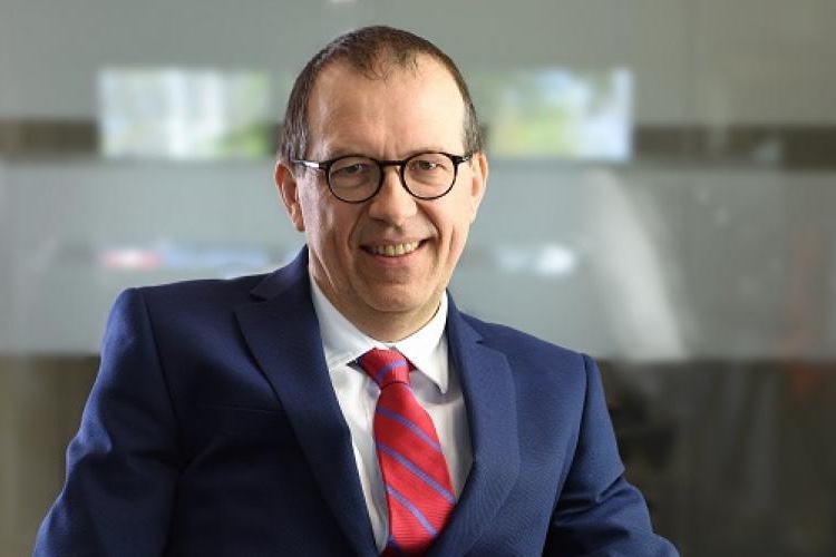 Luc Tack: Een fortuin van €1,44 miljard en succes in het leiden van ...